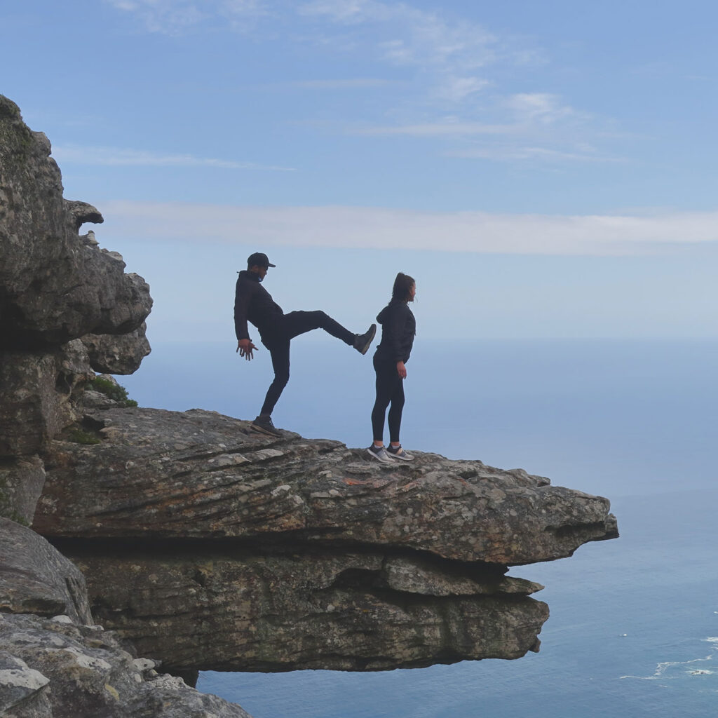 10 خطوات لتجنب الشخصيات السامة – ملخص الكتاب الشهير (Toxic People) – Manjmy – منجمي